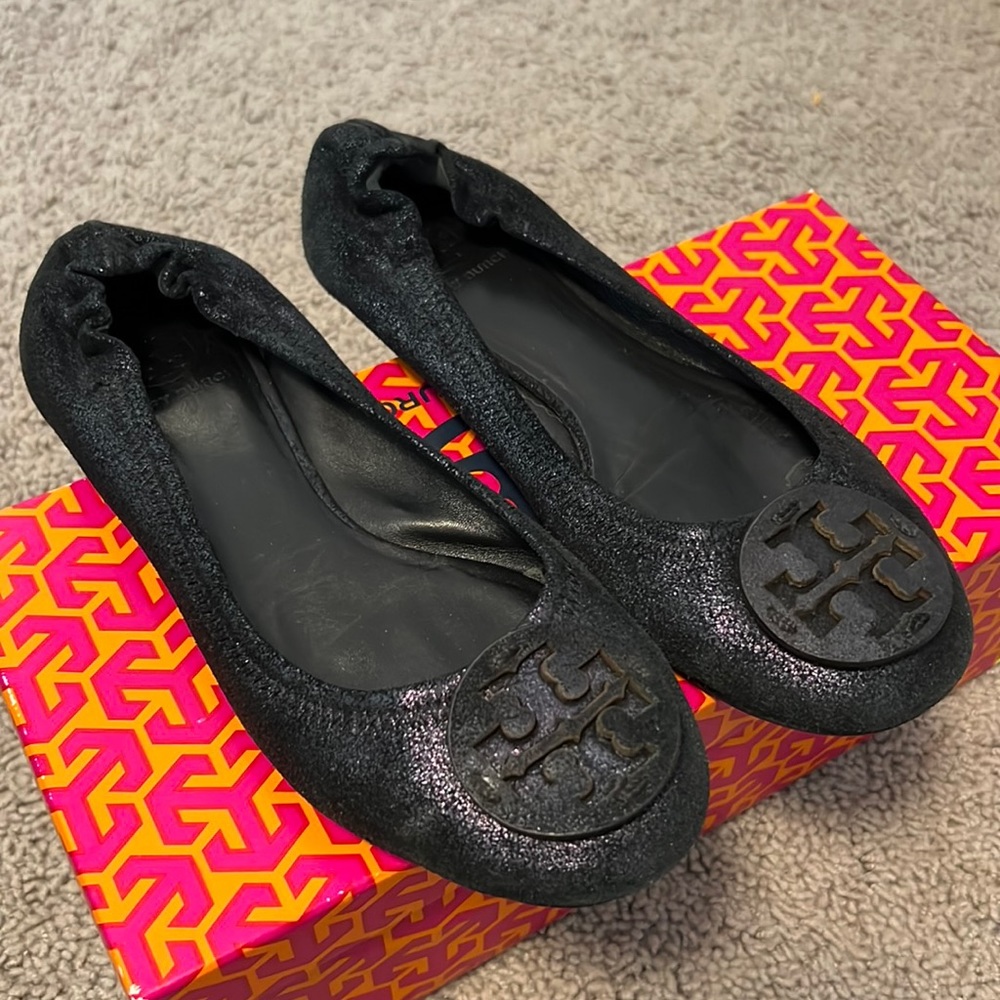 Tory Burch Reva Powder Suede Flat Black Metallic - Gem